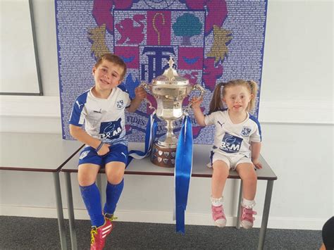 Мэдрэмжтэй аав хүүгийнхээ өрөөг хайртай багийнх нь өрөө шиг тохижуулж өгчээ