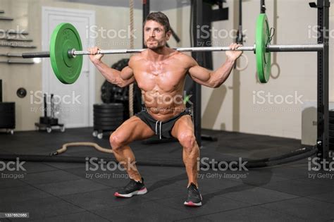 강력한 남자 보디 현대 체육관에서 무거운 바벨과 오버 헤드를 하 고 기능 교육 클래스 보디 빌딩 및 피트 니스 고품질 사진 가냘픈에 대한 스톡 사진 및 기타 이미지 Istock