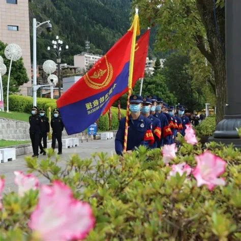 党员突击队扎根群众 全力护航党的二十大宣传个旧市巡查