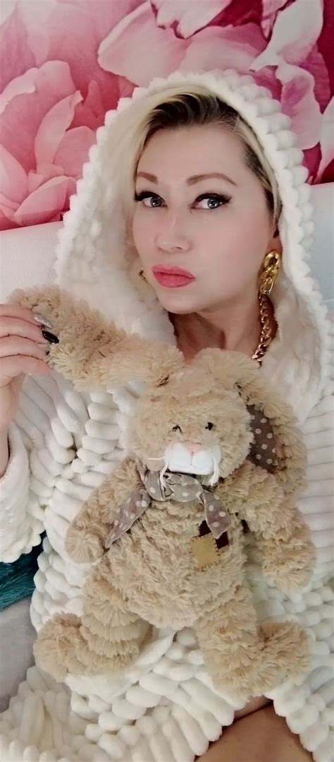Charming Mature Slut With A Mysterious Look Naked Cunt Pics XHamster