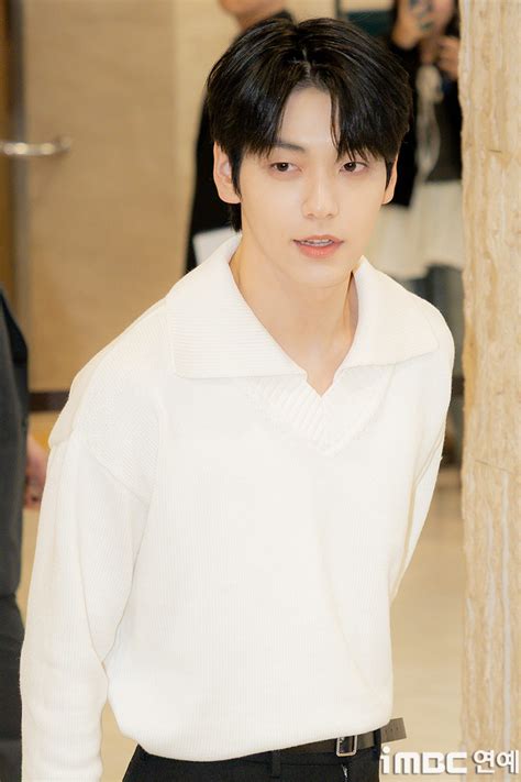 [포토] 투바투 수빈 시선집중 등장