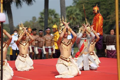 ព្រះករុណា ព្រះមហាក្សត្រ ស្តេចយាងជាព្រះរាជាធិបតីព្រះរាជពិធីប្រទាន និងដង្ហែព្រះអគ្គិកីឡា