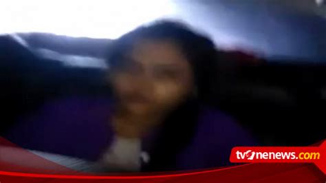 Gerebek Pasangan Mesum Di Dalam Mobil Goyang Di Jalan Purwodadi Blora Wanita Berseragam Pabrik