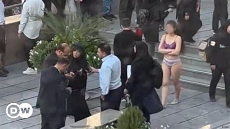 بازداشت یک دانشجوی ایرانی به خاطر برهنه شدن اعتراضی Dw ۱۴۰۳ ۸ ۱۳