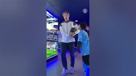 آهنگ کوروش یغمایی تو پیج رسمی باشگاه من سیتی 😲🪩 منچسترسیتی فوتبال کوروش یغمایی Youtube