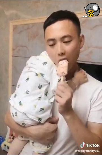 خوردن بستنی توسط پدر و کتک زدن پدر توسط فرزند پوکیدم از خنده فیلو