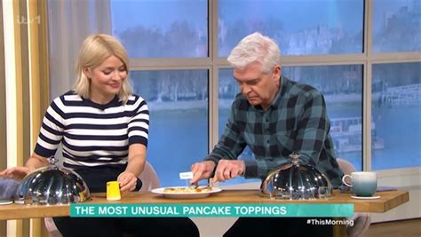 Holly Willoughby Strips Naked As She Sends Fans Wild With Intimate Bath Snap Daily Star