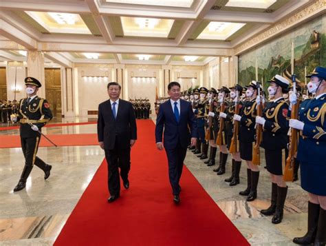 Монгол Улсын Ерөнхийлөгч У Хүрэлсүхийг БНХАУ ын дарга Ши Жиньпин угтлаа E Mn