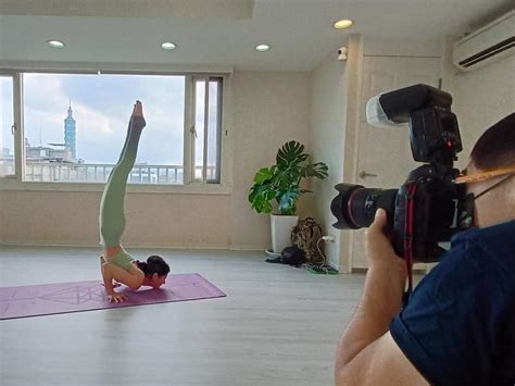 看看誰來美人魚瑜伽工作室訪問 Miya夏米雅 趕快去買四核心瑜伽工具書 含含的瑜珈生活美人魚瑜珈工作室