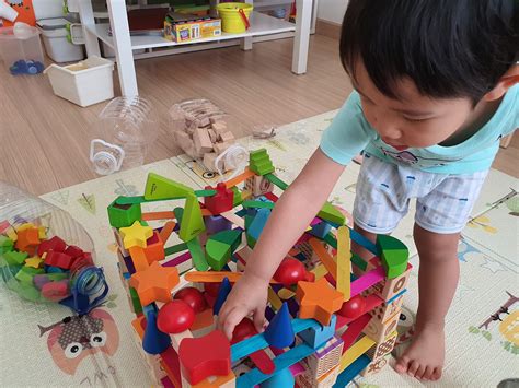 Craft Stick Building Activity วันนี้เด็กชายอัยย์เล่นอะไร