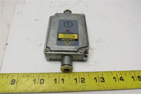 Raytek Digital Pyrometer Temperature Monitoring Sensing Head Communication Box Bullseye