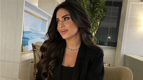 ميرنا نور الدين تخطف الأنظار بجمالها شاهد