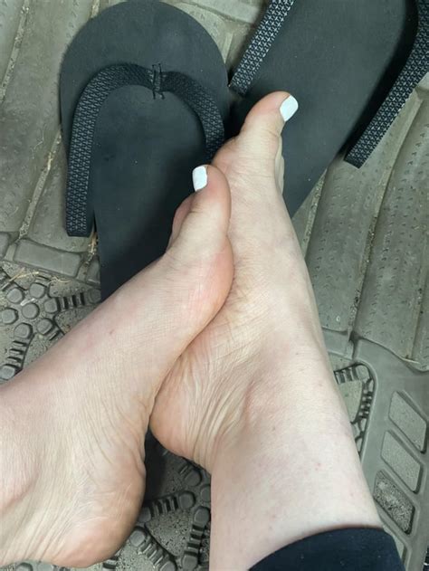 Rub My Feet R Barefootinthecar
