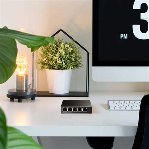 TP Link 5 Port Gigabit 10 100 1000Mbps Desktop Unmanaged PoE Switch Black TL SG605P Best Buy