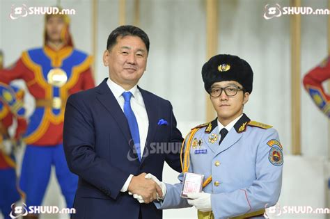 ОУХМ Б Отгонболдыг Алтан гадас одонгоор шагналаа