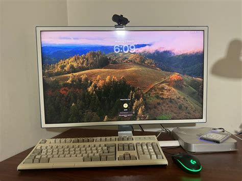Mac Mini 16gb Ram Complete Set With Limited Edition Unicomp Keyboard 32 Inch Monitor And