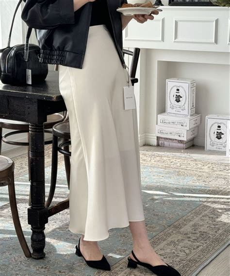 샤스커트 새틴스커트 실크롱스커트 봄스커트 에이블리