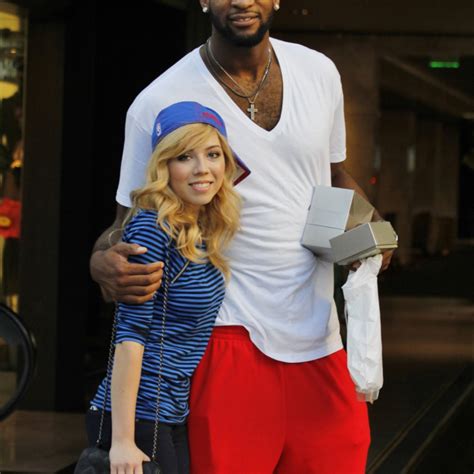 Jennette Mccurdy En Andre Drummond Gaan Uit Elkaar Pistons Star Andre