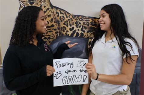 Class Of 2025 Seniors Pass Down The Paw Chat News