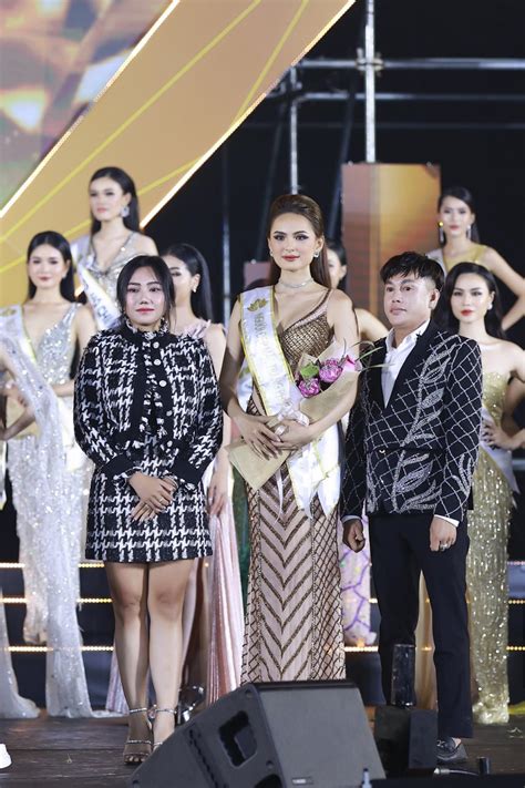 NTK Tommy Nguyễn người có duyên trong việc trao danh hiệu Người đẹp dạ hội