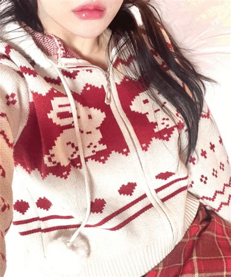 [러블리룩 주문폭주🐰] 버니 레드 방울 퍼 니트 후드 집업 에이블리