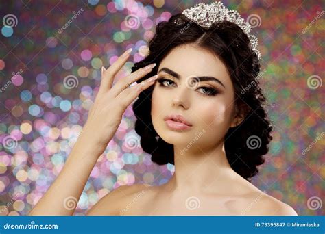 Queen And Princess In Gold Crowns Royalty Free Stock Image