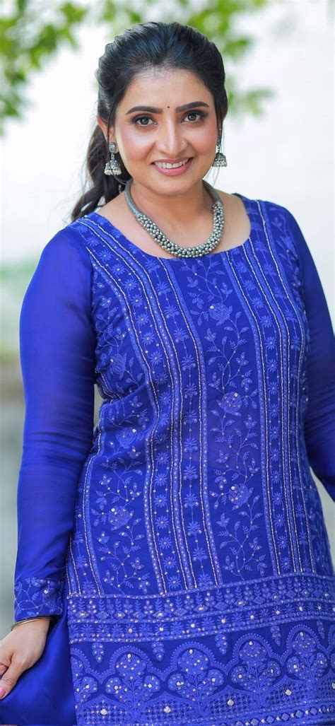 Actress Sujitha Biography Iiq8 Tamil Famous Aunty Sujitha Dhanush