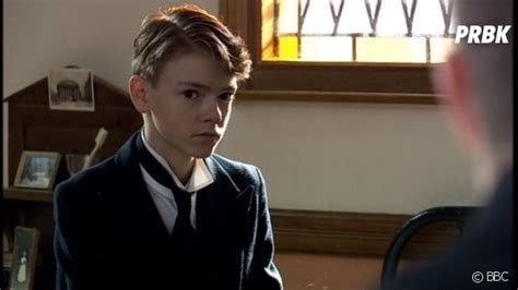 Thomas Brodie Sangster Simon Dans Nanny Mcphee Que Devient Il 17 Ans Après Le Film