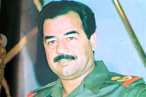 صدام حسین کنار زن اولش با ژست عکس مثلا عاشقانه؛ دختر بینوا ترسیده