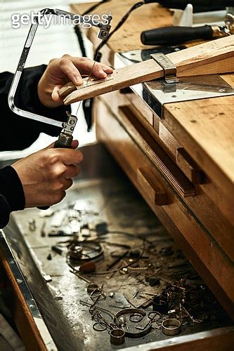 장인 창조적직업 반지 쥬얼리 액세서리 맞춤제작 상태 공방 작업장 공예 이미지 Jv12389931 게티이미지뱅크