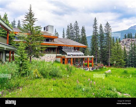 Moraine Lake Lodge Fotos Und Bildmaterial In Hoher Auflösung Alamy