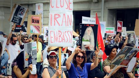 مجموعه تصویری تظاهرات ایرانیان در پرت در حمایت از اعتراضات سراسری در ایران Sbs Persian