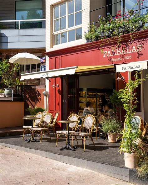 공간기록자 카페 · 팝업 · 숙소 · 전시 프랑스풍 이국적인 감성으로 꾸며진 삼청동 와인바 겸 그로서리 마켓 ‘팔발라 여러 와인과 맥주 콜드브루 등을 판매하고