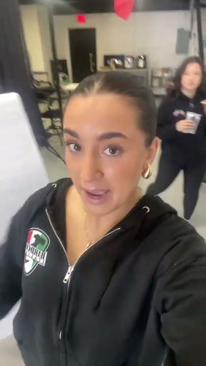 Who Wears A Cornicello Necklace Youtube