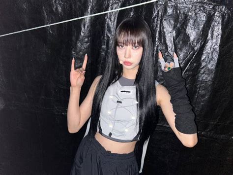 Secret Number 커뮤니티 포스트 팅커벨과 함께했던 열린음악회🤣🧚🏻‍♂️ 이 날 갑자기 비가 많이 왔었어서 락키들