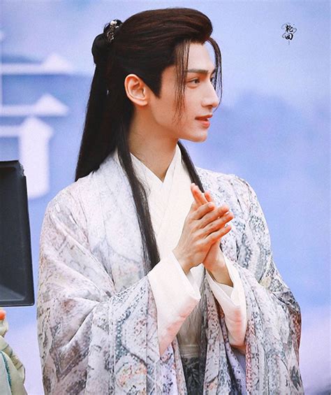 หลัวอวิ๋นซี พระเอกเอว 24 นิ้วจาก จันทราอัสดง ที่ทำ อั้ม ต้นหอม ไม่ได้หลับไม่ได้นอน