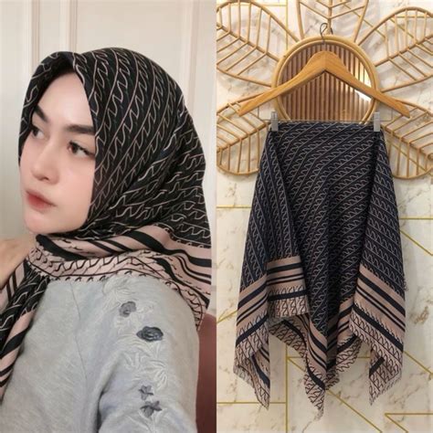 Jual Terlaris Hijab Segiempat Voal Motif Bunga Adeline Peach Voal