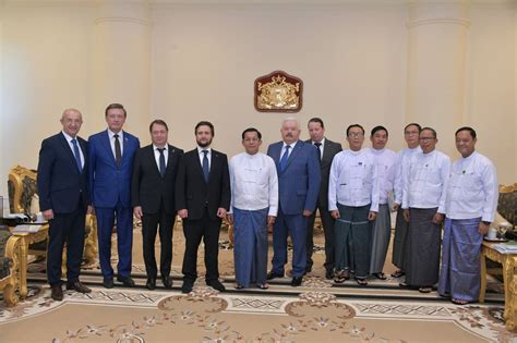 နိုင်ငံတော်စီမံအုပ်ချုပ်ရေးကောင်စီဥက္ကဋ္ဌ နိုင်ငံတော်ဝန်ကြီးချုပ် ဗိုလ်ချုပ်မှူးကြီး မင်းအောင်လ