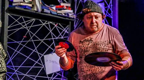 Aventuras Retóricas De Un Filólogo Y Un Loro Al Borde De Una Ataque De Semiología Salvaje Infobae