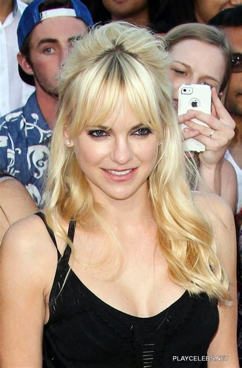 Anna Faris Nude And Upskirt Photos