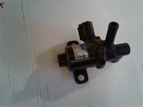2000 01 Lexus Es300 Toyota Genuine Vacuum Valve Switch 90910 12230 Ebay