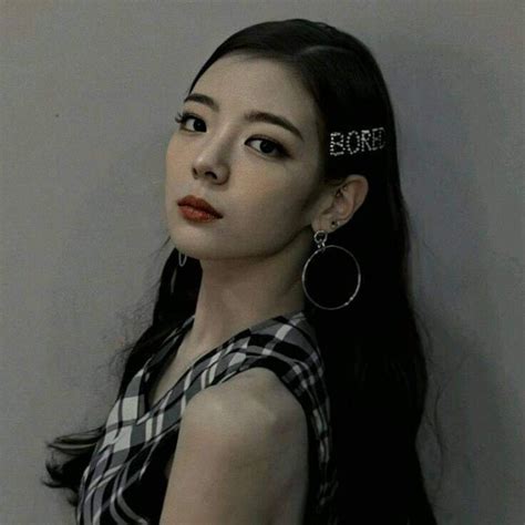 𝚃𝚑𝚛𝚘𝚠𝙱𝚊𝚌𝚔 𝚝𝚘 𝚆𝚊𝚗𝚗𝚊𝚋𝚎 𝙴𝚛𝚊 𝙻𝙸𝙰 ITZY 있지 Amino