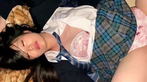 薬で眠らせた女子校生をそのまま犯す口とオマ コにねじ込んで大量射精女子校生美少女ロリ顔射ハメ撮りフェラレイプ痴漢のエロ動画 痴漢動画と