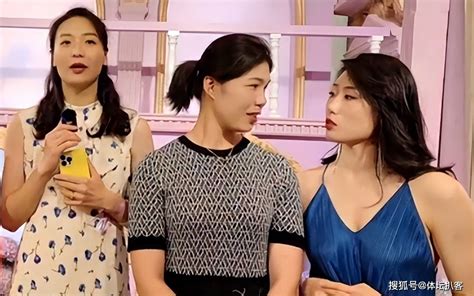 中国女排5朵金花同框！刘晏含性感出镜，抢走魏秋月惠若琪风头张常宁吴冠希婚礼