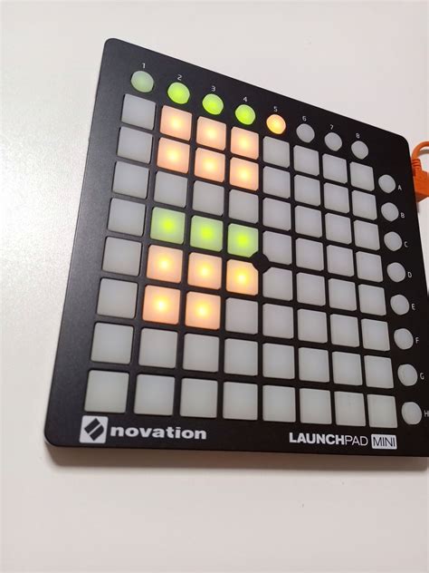 Миди контролер Novation Launchpad Mini Mk2 2 200 грн Студійне