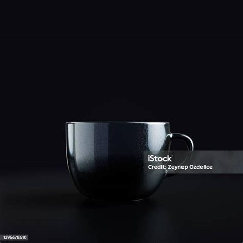 단일 커피 머그잔 검은 배경에 플레이크 색상 반짝이는 커피 머그잔과 반짝이는 금속 어두운 색상 소재 3d 렌더링 컵에 대한 스톡 사진 및 기타 이미지 Istock