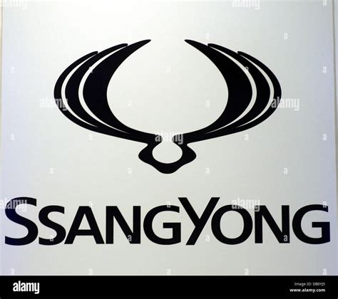 Ssangyong logo hi-res stock photography and images - Alamy
