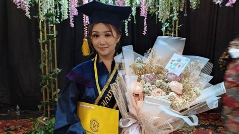 Cewek Manado Kezia Wuner Cerita Perjuangan Dirinya Selama Masih Kuliah