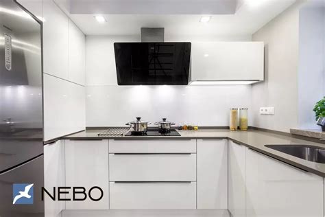 Кухня угловая столешница искусственный камень 95 фото