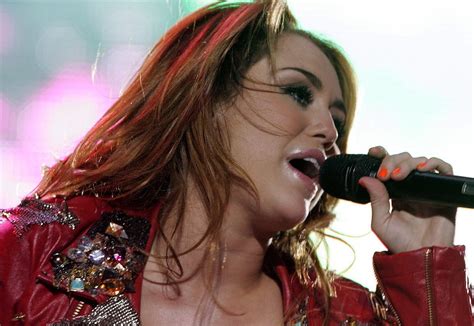 Hot Bikini Wallpapers Miley Cyrus Hot Pictures Miley Cyrus Hot Images